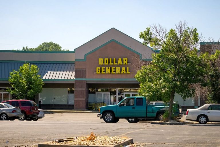 How Old Do you have to be to Work at Dollar General - Career